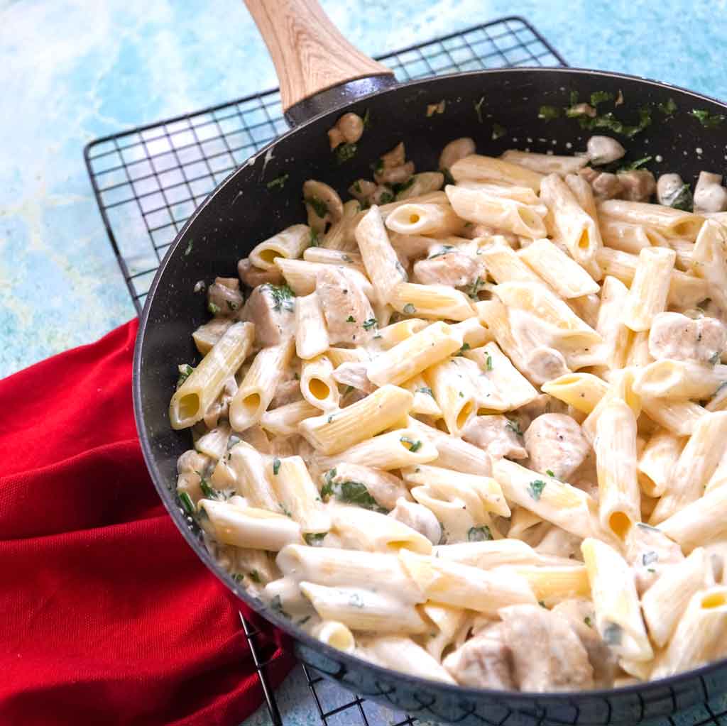 Pasta Penne con Pollo y Crema Vegana Sin Gluten, Sin Soya y Sin Lácteos ...